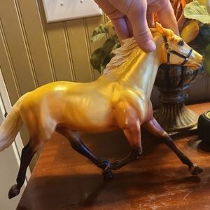 Breyer | Toys | Rare Breyer Gold Pacer Toys R Us Tru Horse Of A ...